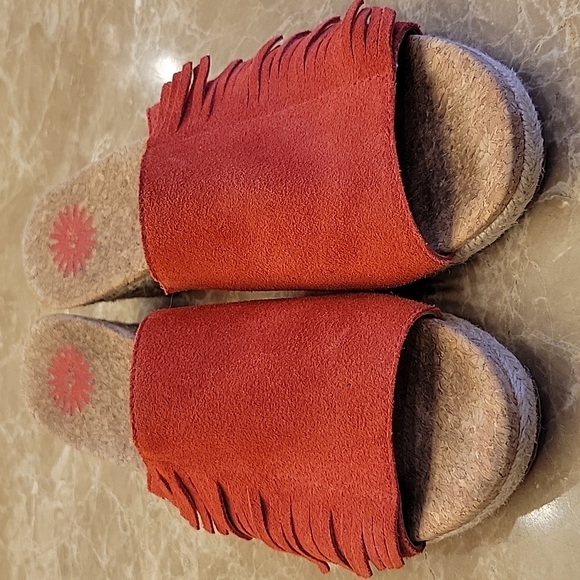 UGG | Shoes | Ugg Opentoe Sidefringed Espadrille Wedge Slide Sz 65 ...